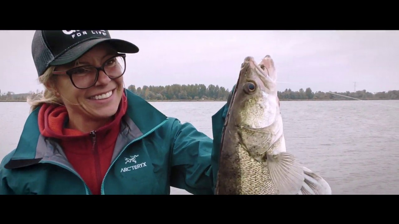 Babs Kijewski fischt die Revo X Combo - YouTube