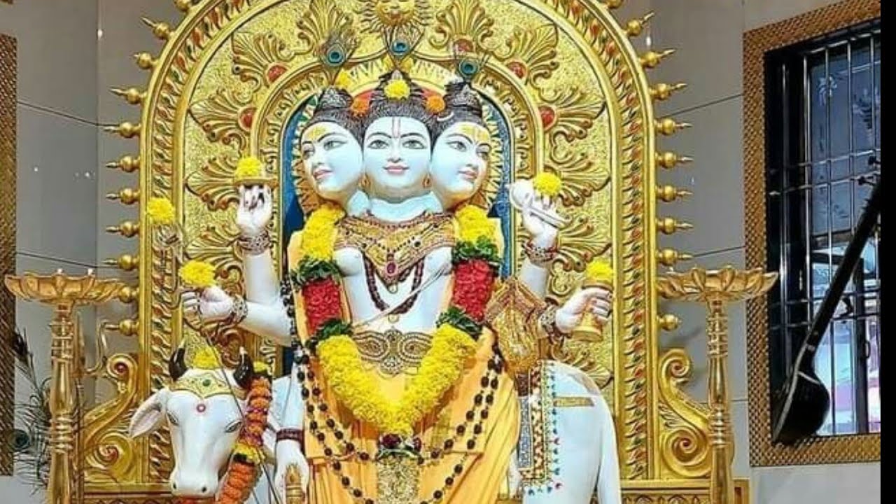 Digambara, Digambara, Shreepad Vallabh, Digambara.. 🎧 - YouTube