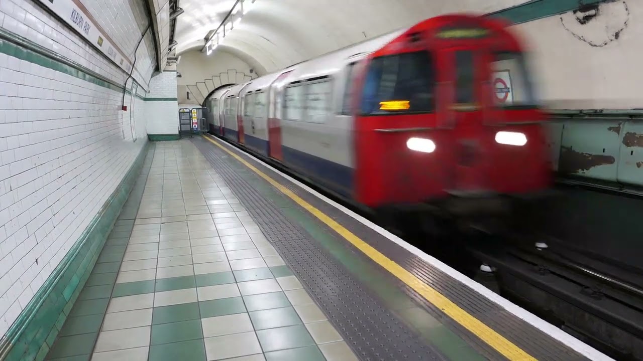 London Underground Bakerloo Line 1972 Stock Trains At Kilburn Park 23 ...