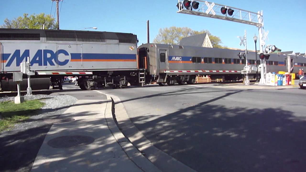 Marc Train 891 at the Summit Avenue Railroad crossing Gaithersburg MD ...