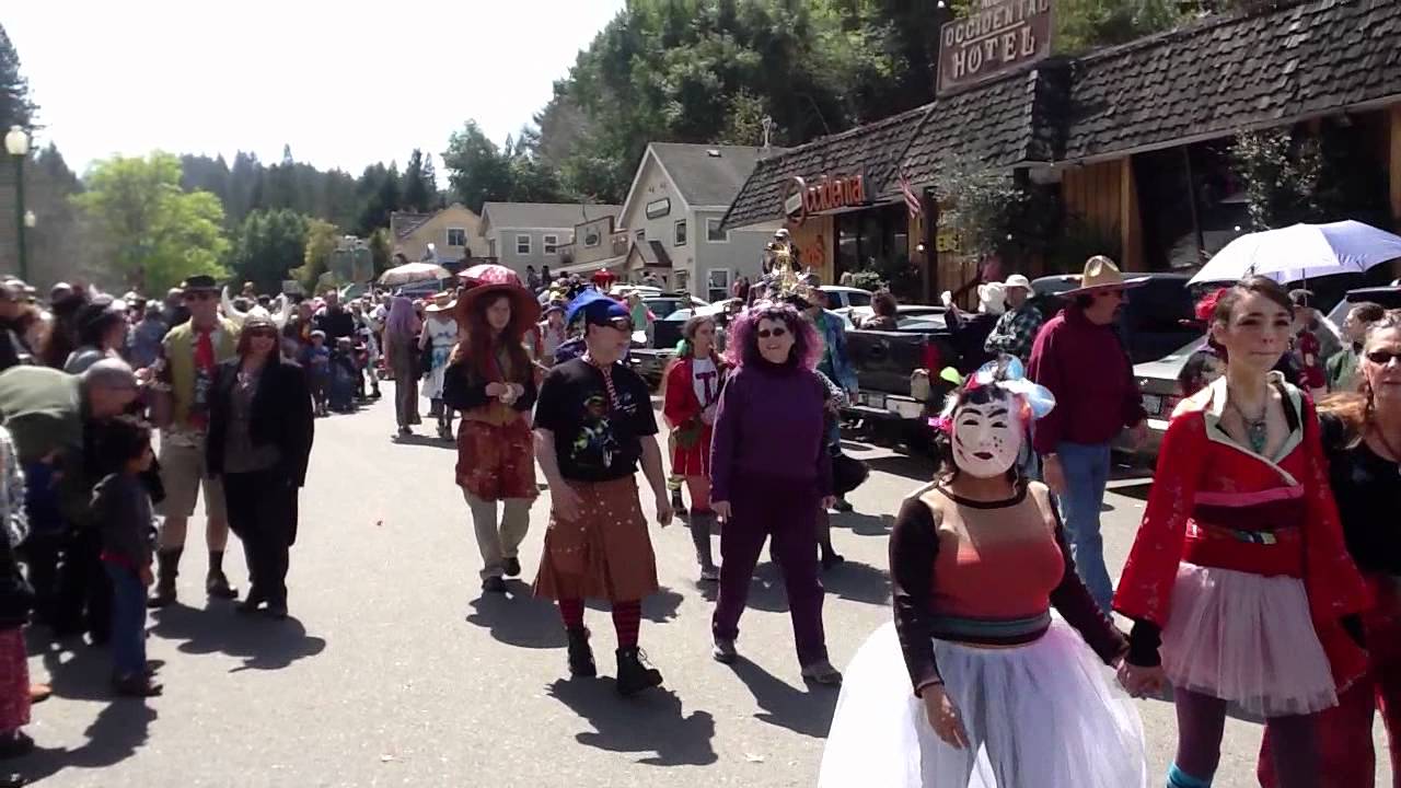 Occidental Fool's parade April 1, 2012 - YouTube