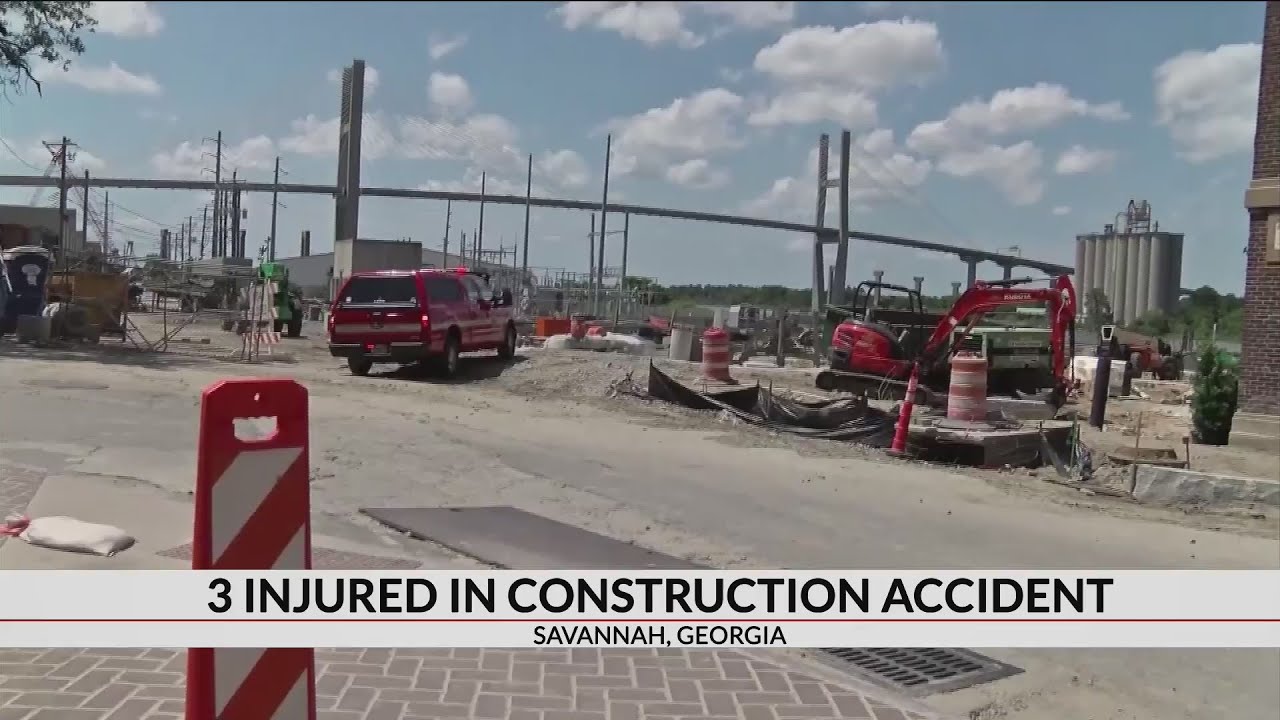 3 people injured in construction incident in downtown Savannah - YouTube