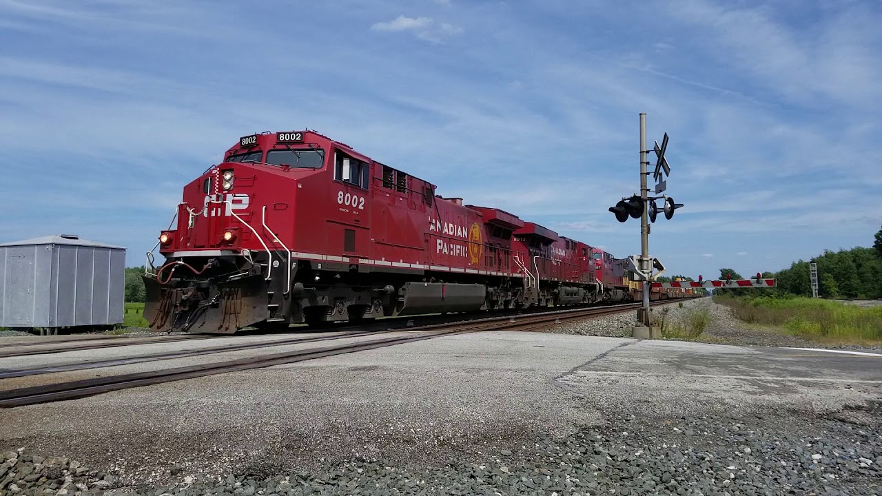Short cp intermodal train - YouTube