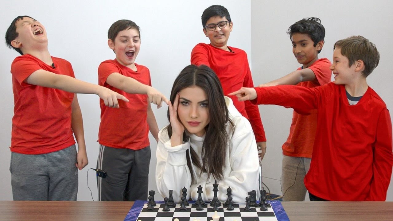 Can 5 Kids Beat a Chess Master? - YouTube
