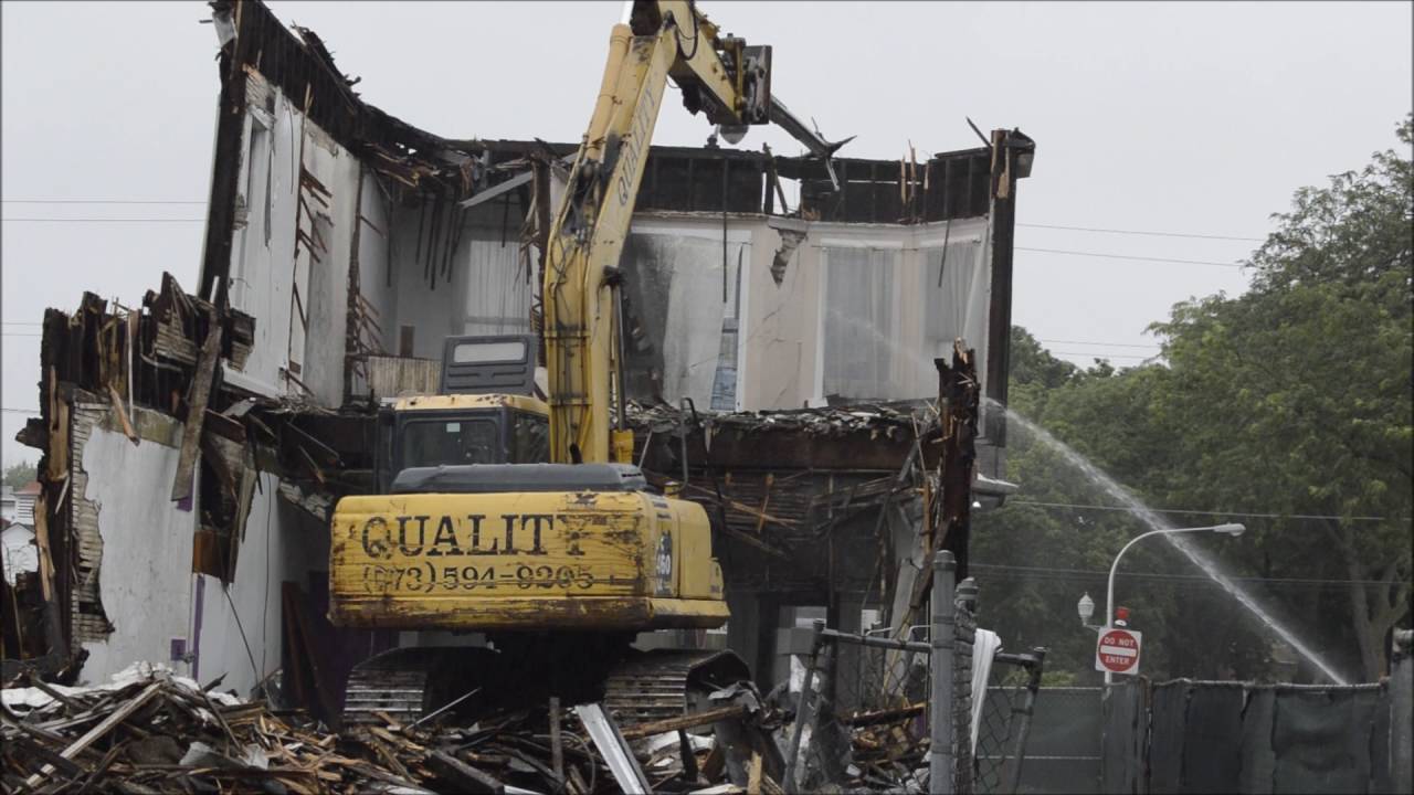 Komatsu PC160LC Using Demolition Pole [7/15] - YouTube
