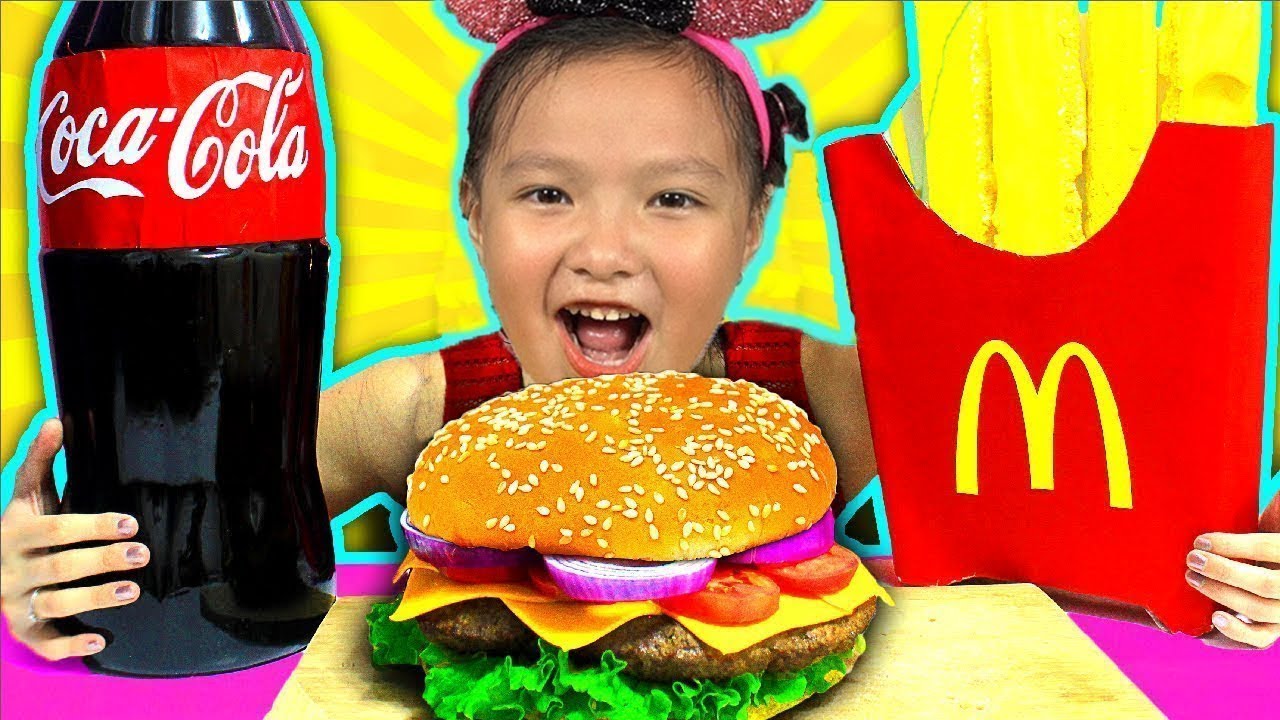 CoCo Family pretend play with Snack and Coca - Funny video nursery ...