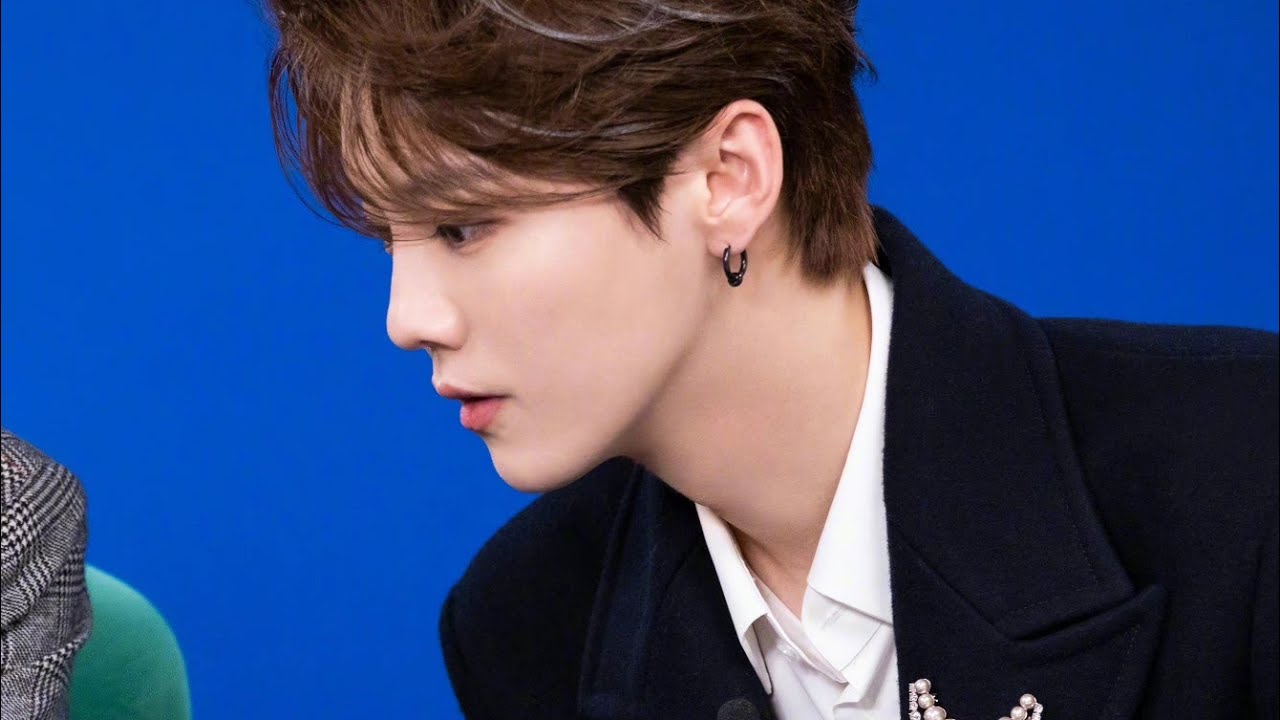 GUCCI Live streaming with Luhan (Global Ambassador for GUCCI) 31.08 ...