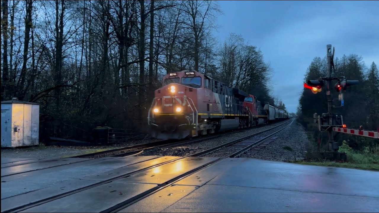 CN 2246 Eastbound Grain W/ ES44DC Leader - YouTube