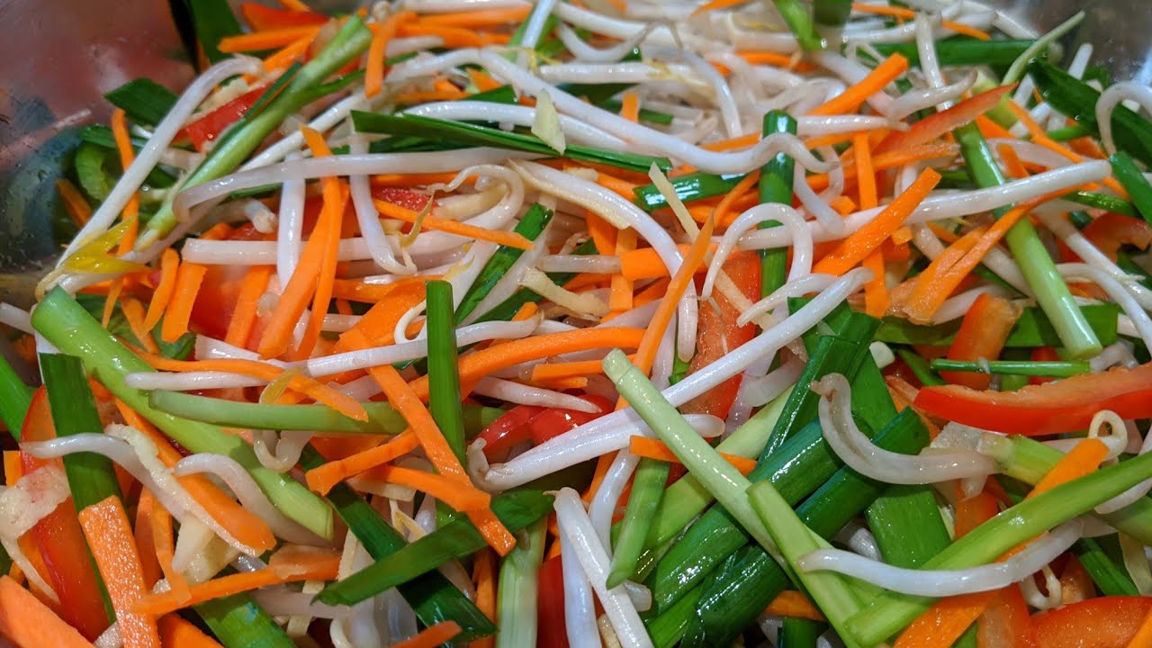 Pickled Bean Sprouts (Dua Gia) - YouTube