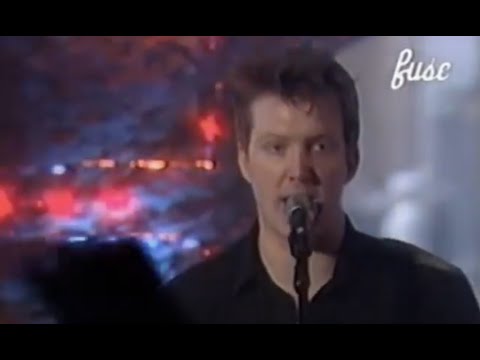 Queens of the Stone Age - Live on Fuse's 7th Avenue Drop (Pro-shot), 2005