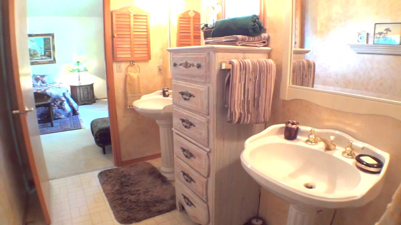 SE Home with a Huge Yard! - YouTube