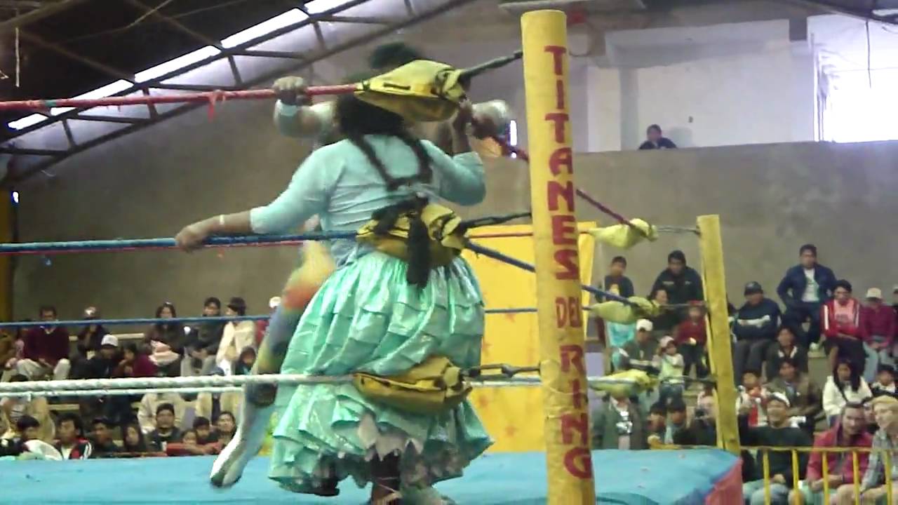 Cholita wrestling 1 - La Paz, Bolivia - YouTube