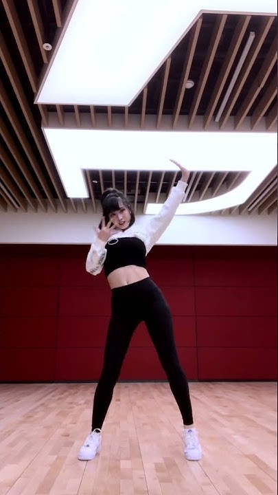 TWICE MOMO 'I CAN’T STOP ME' Dance Video - YouTube