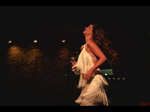 Mayana Neiva canta \