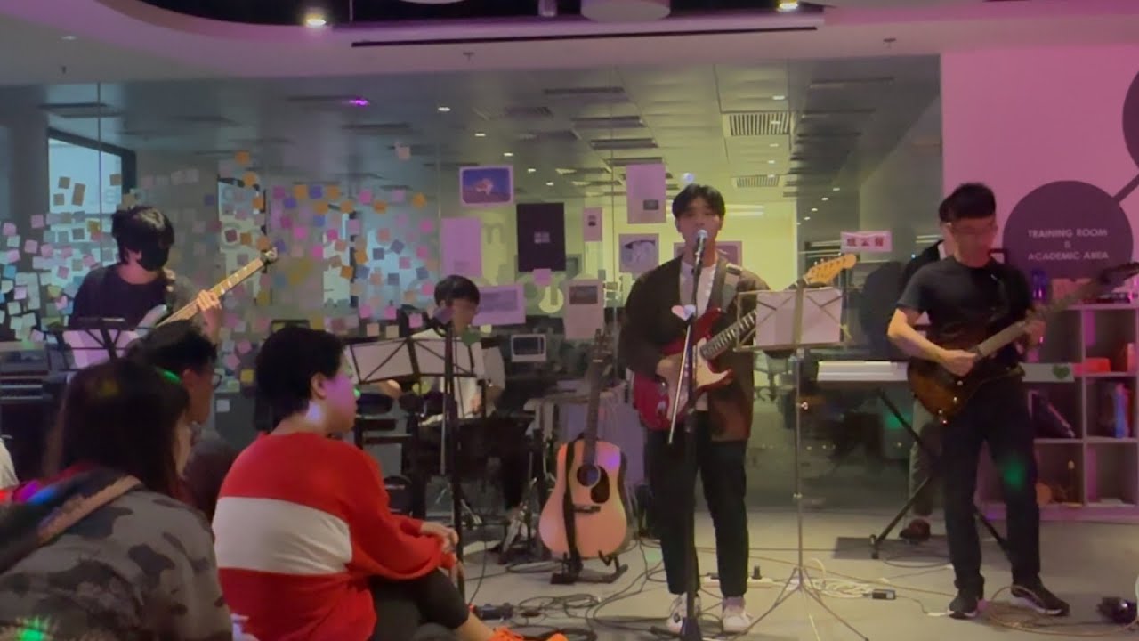 Maroon 5 - Sunday Morning @ Valentines Music Show 2024 by Particles - YouTube