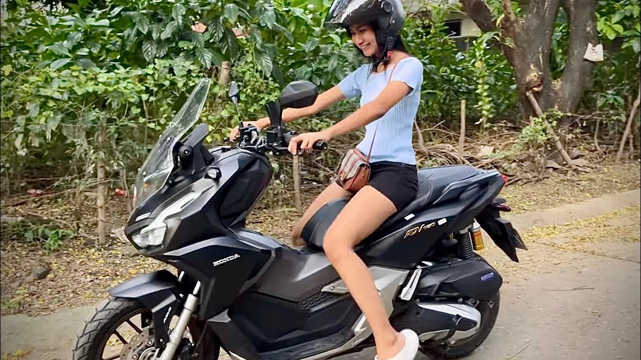 Honda Adv 160 Lady rider! - YouTube