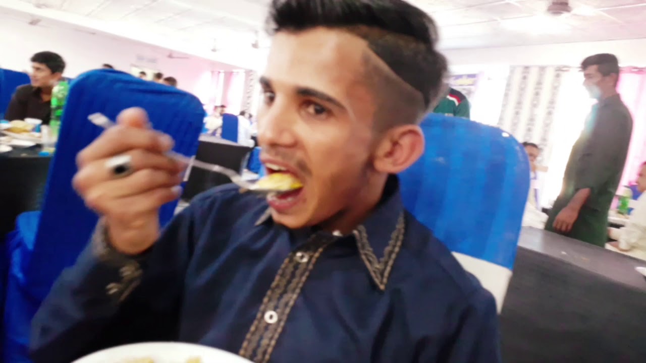 Marriage hal main Pakistani log - YouTube