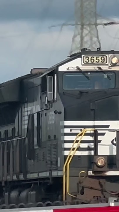 ET44AC working hard vacuum cleaner rear pusher ns 3659 - YouTube