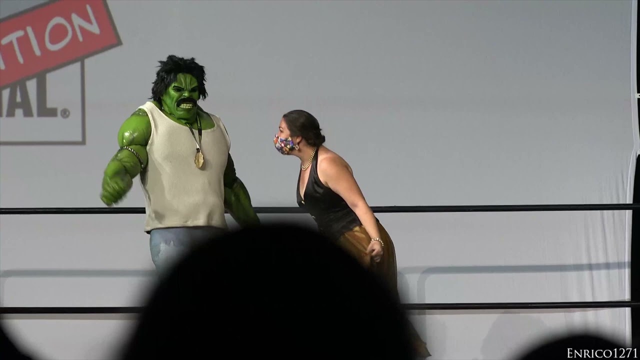 Hulk Cosplaying Freddie Mercury Receiving Most Humorous Award SDCC ...