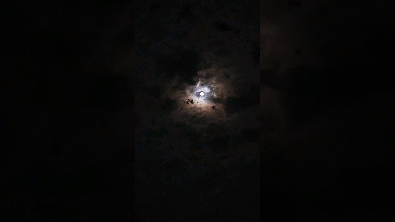 Aye raat jara tham tham ke gujar।।..moon light#moon #light #beuty #dark ...