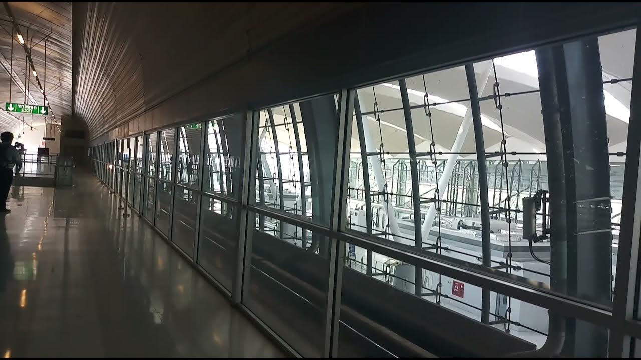 Airport Rail Link Bangkok Arriving Makkasan Station. - YouTube