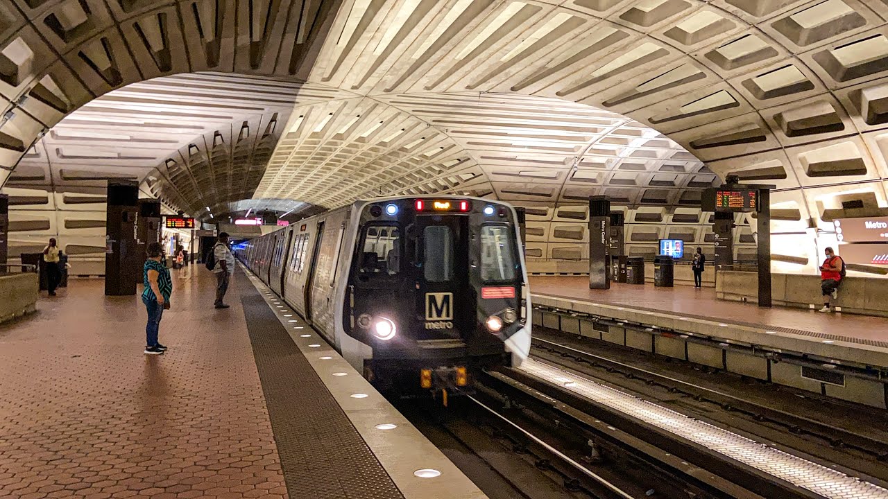 WMATA Kawaski Consists on the Red Line at Metro Center - YouTube