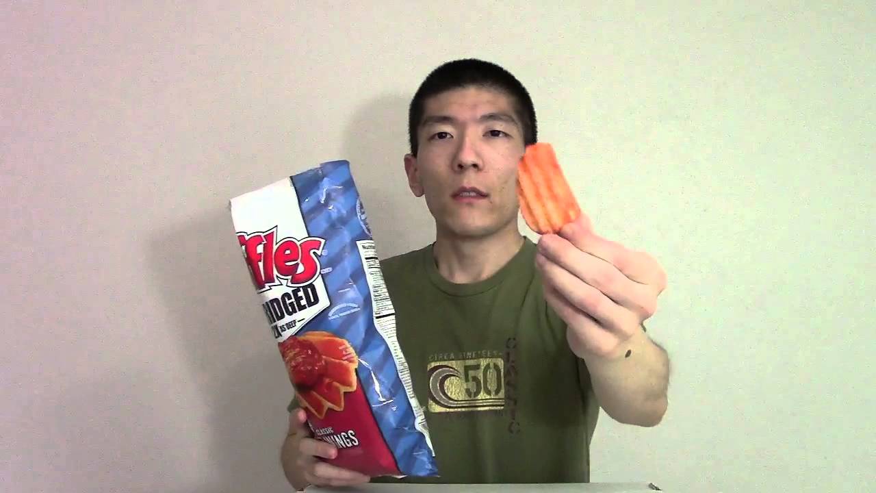 Ruffles Deep Ridged Classic Hot Wing Chips | Spicochist Reviews - YouTube