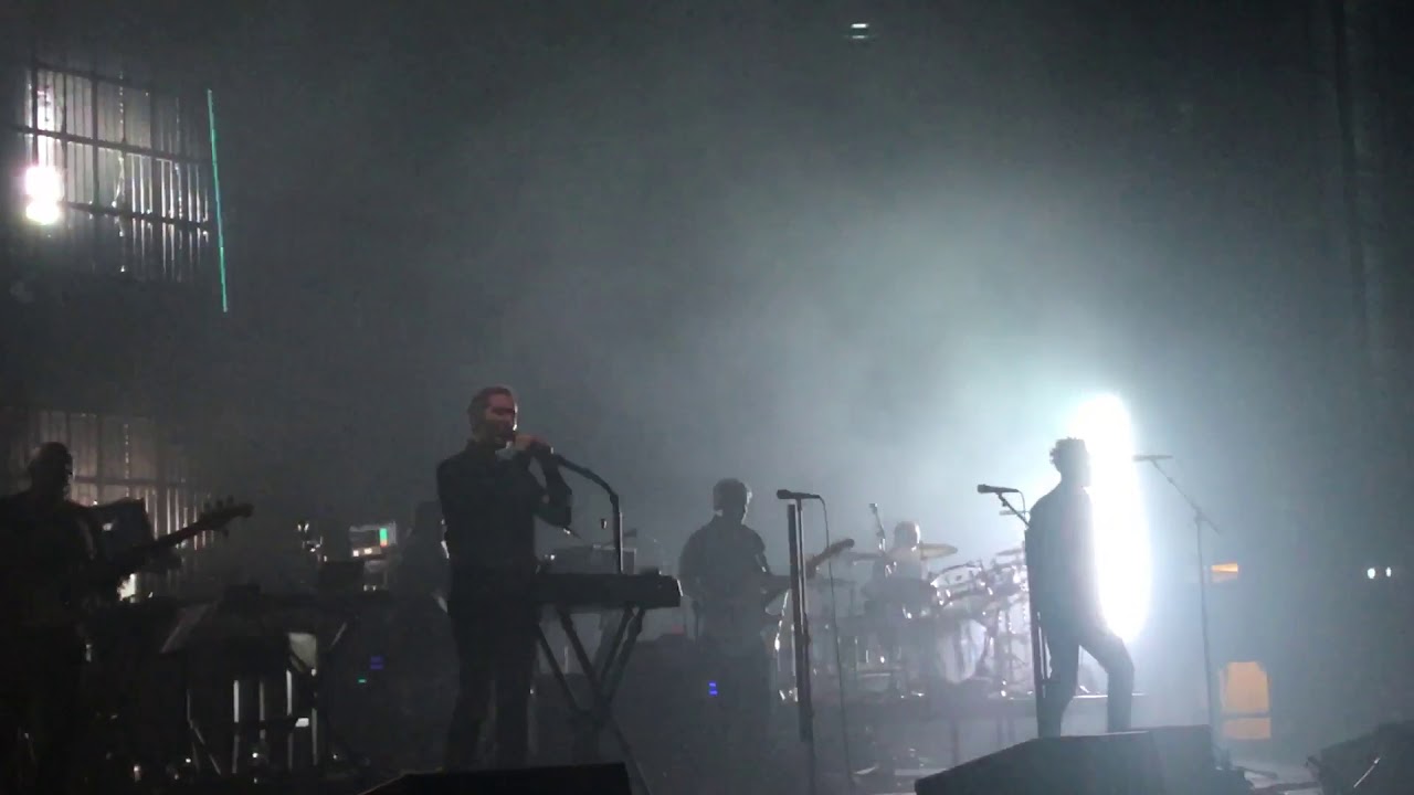 Massive Attack - Risingson (Milan 06/02/2019) - YouTube