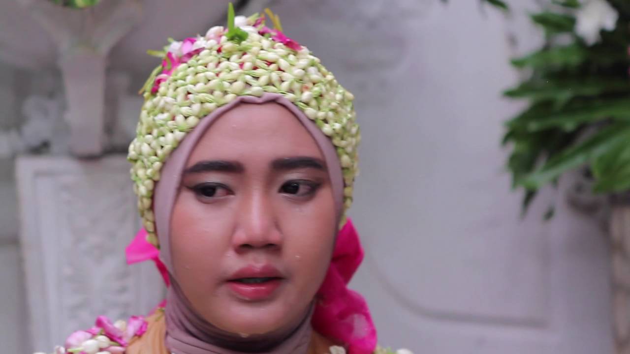 Intan Permatasari Traditional Ceremony (siraman) - YouTube