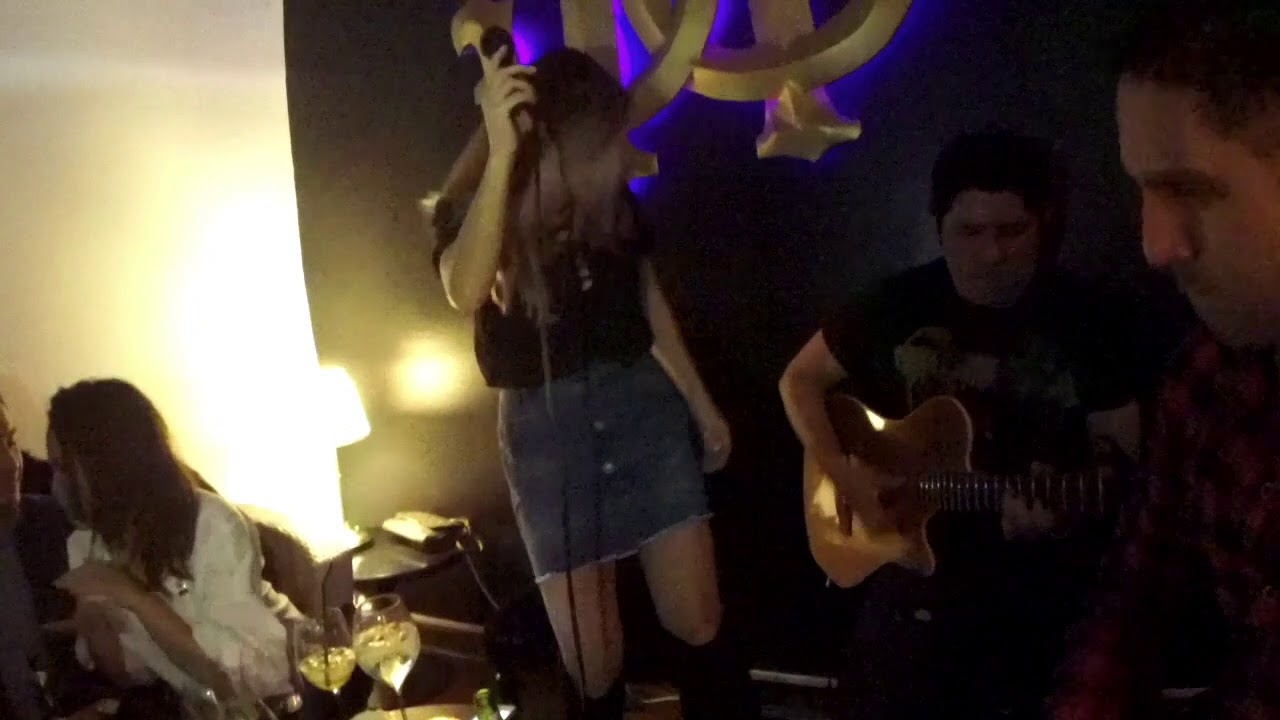 Alicia Robertson - Live@cavalli - YouTube