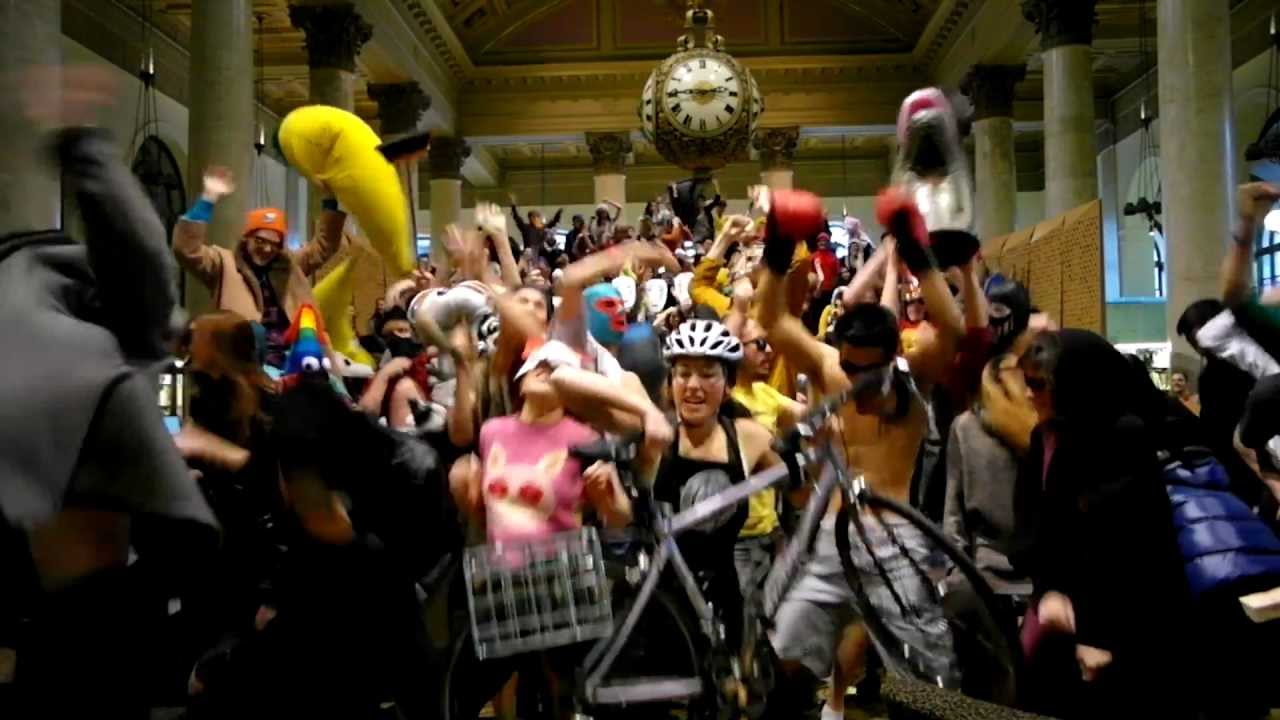 The Harlem Shake (RISD Edition) - YouTube