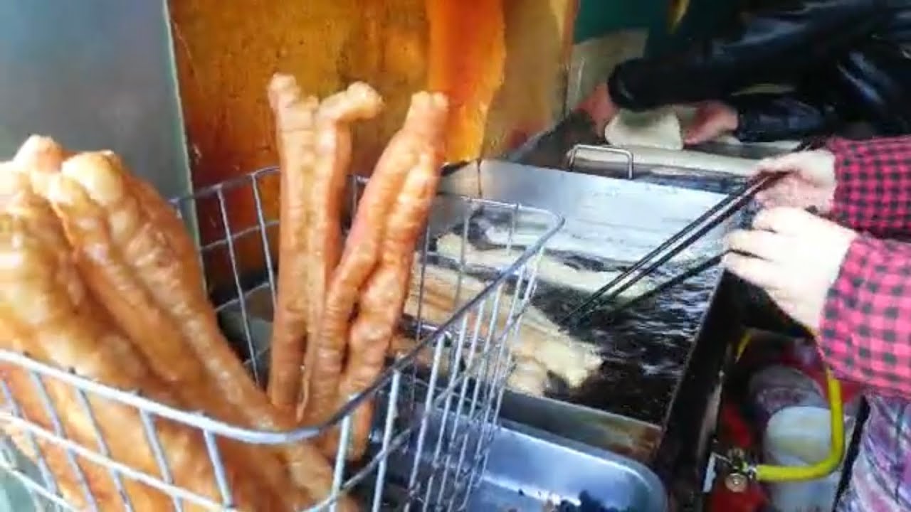 CHINESE DOUGHNUT | CRISPY FRIED BREAD STICKS | YOUTIAO | 油tiao - YouTube