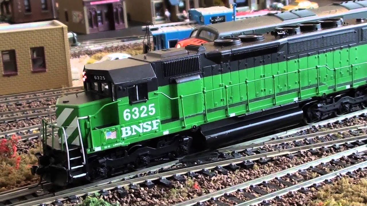 Athearn SDP40 in Cascade Green with a BNSF Patch - YouTube