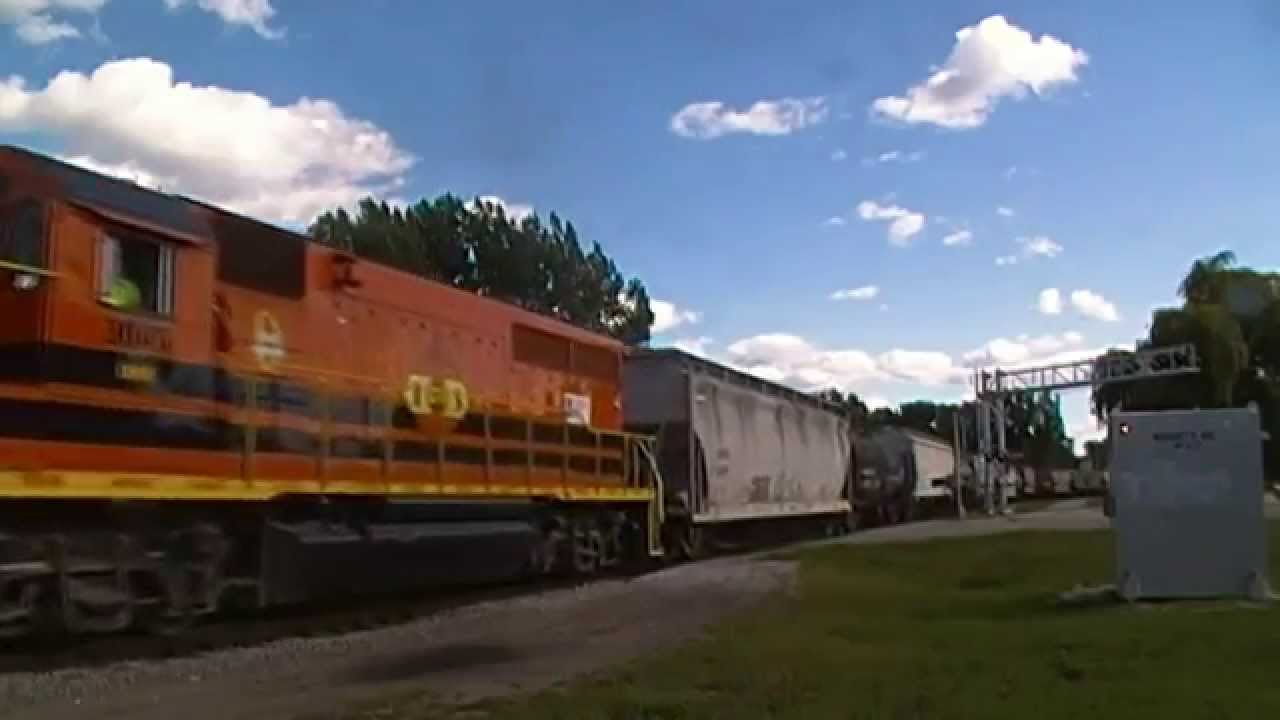 ISRR 3045 leads 740 - Kids hopping train at end - 8/21/2015 - YouTube