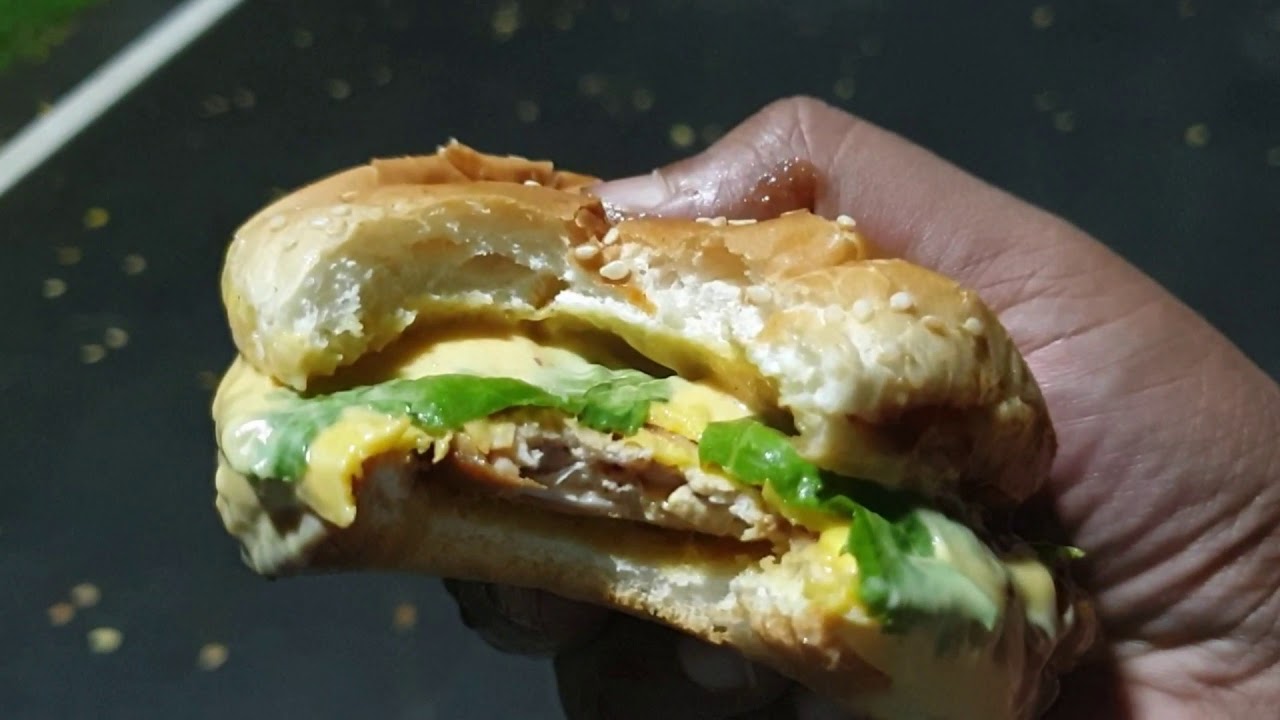 Chillox | Burger at its Best | হাটতে হাটতে বার্গার ; Feelings টাই আলাদা ...