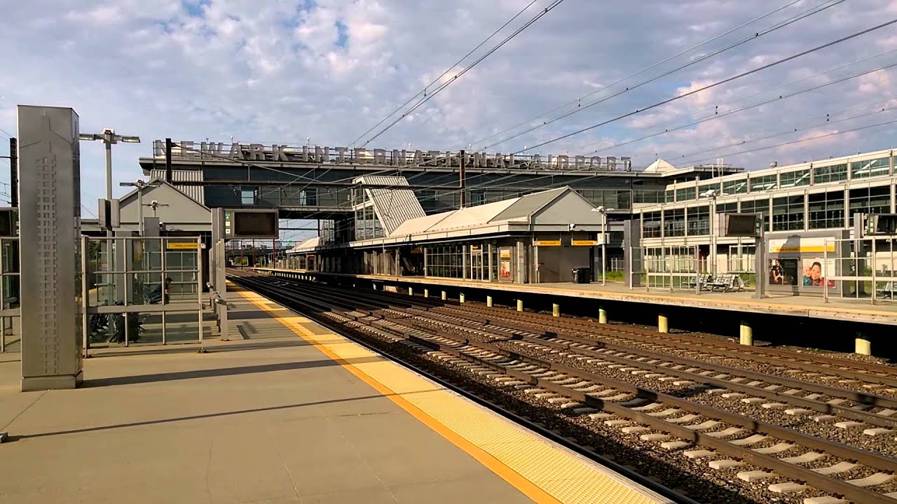 45 Seconds at the EWR Station - YouTube