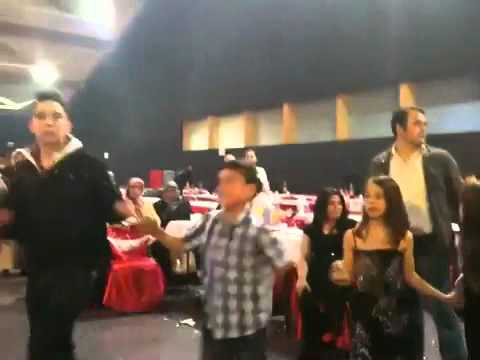 Tuncay özkaraca Düğünde halay çekiyor