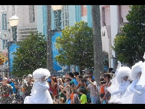 Snowmasters Snow Storm Snow Machine at Summer Frozen Fun 2015 - YouTube