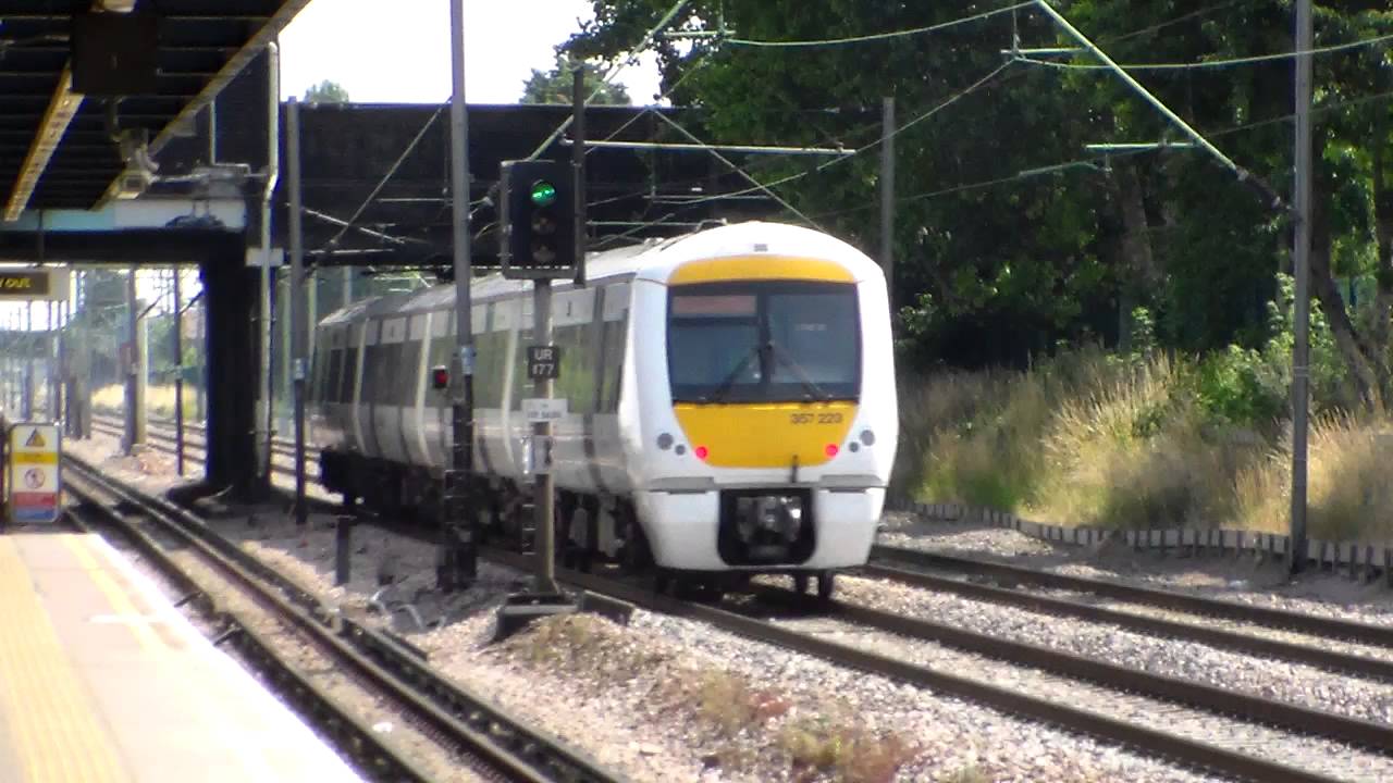 Class 357/2 357223 at Upney - YouTube