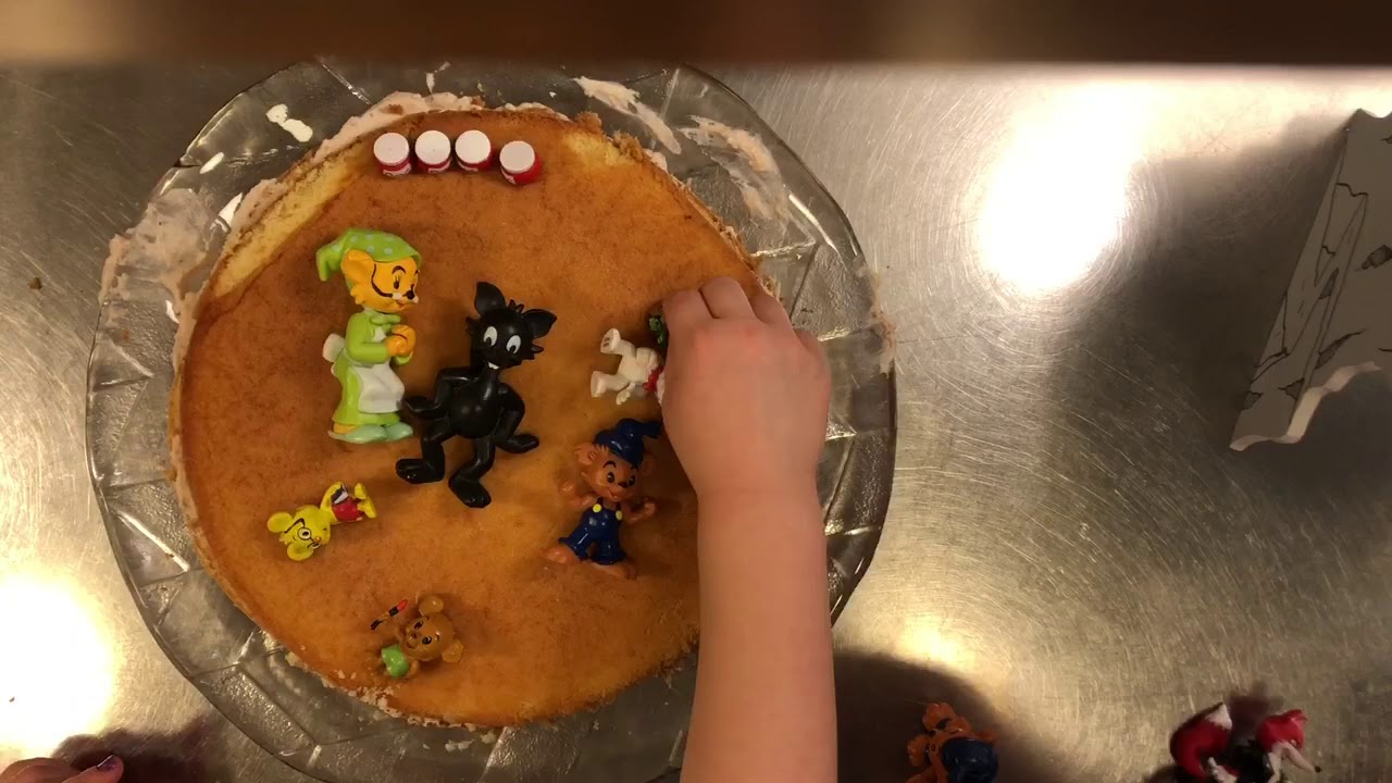 Making cake with Bamse & Co - YouTube