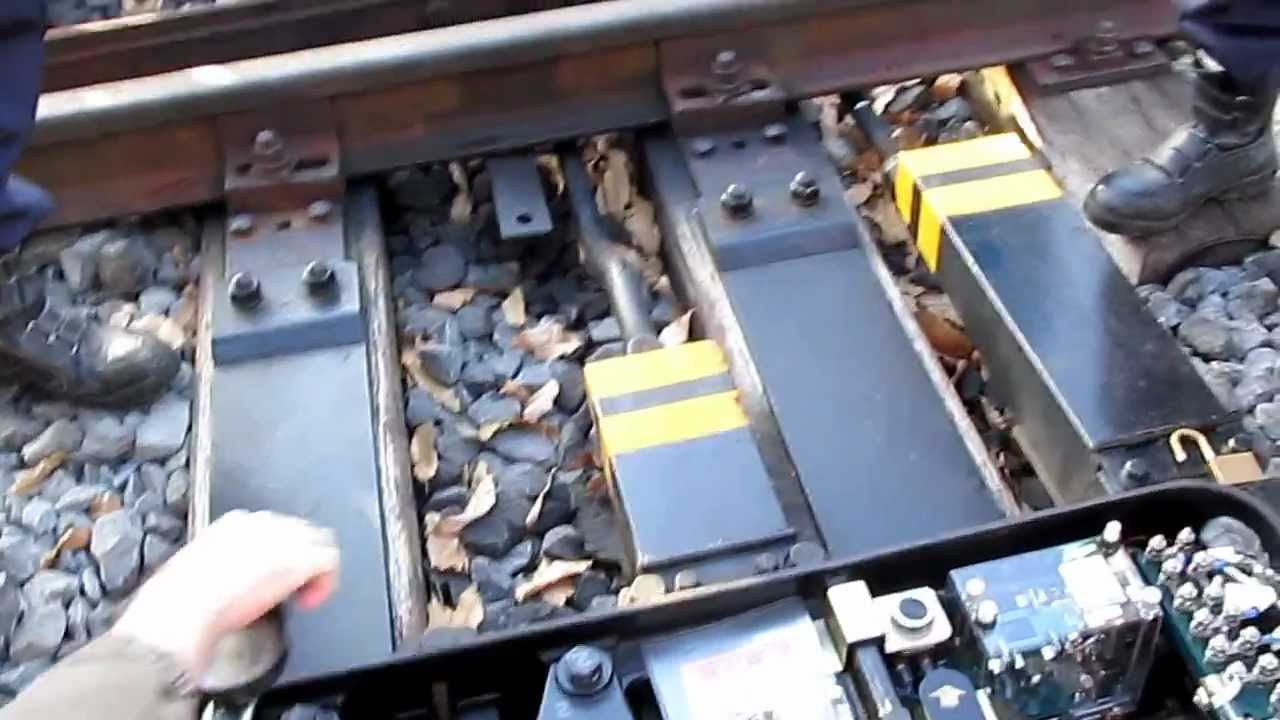 How a rail switch works - YouTube