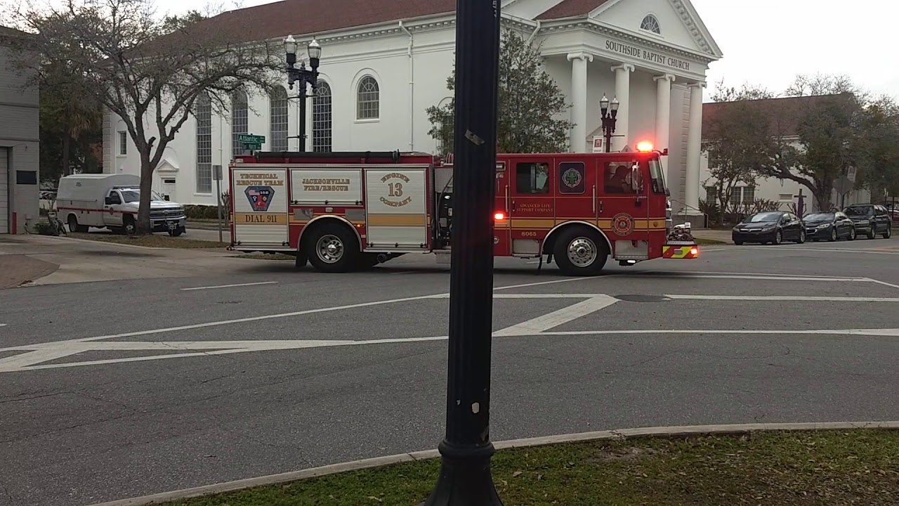 *Horn Alert* JFRD Engine 13 Responding w/Q and Horn - YouTube
