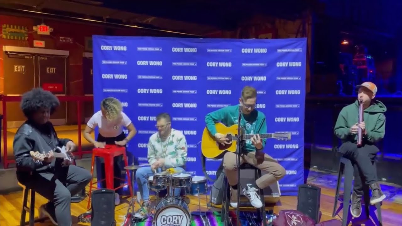 DMB Saturday Night Stream: Carter Beauford Street Interview - YouTube