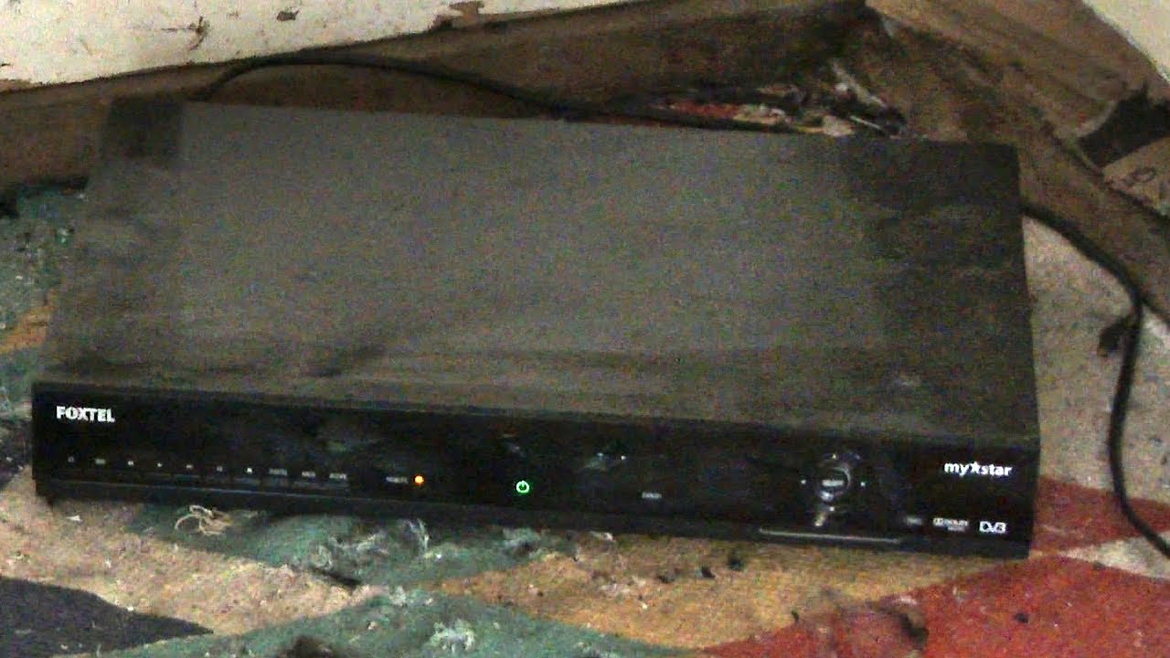 Smashing a Thomson Foxtel DST8040AUS-T601 MyStar HD Set Top Box - YouTube