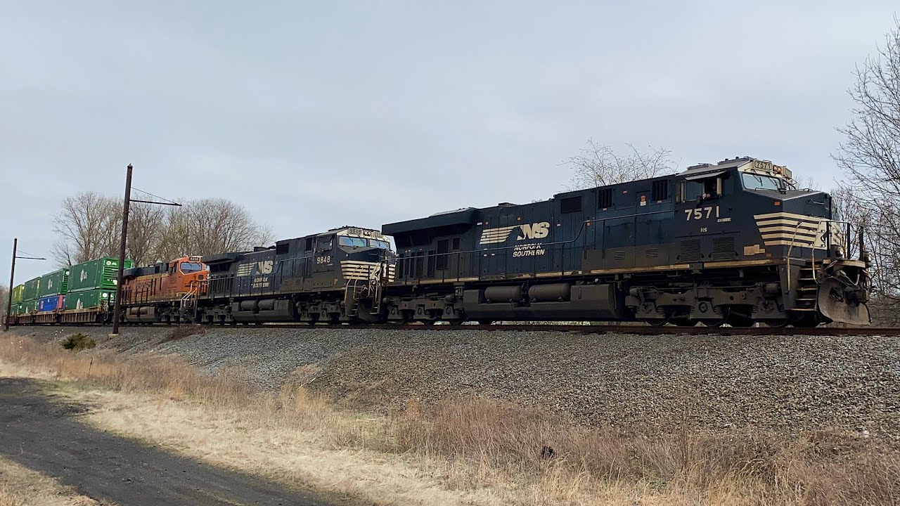 NS 27P with a BNSF H3, Great horn, & friendly crew (4/5/23) - YouTube