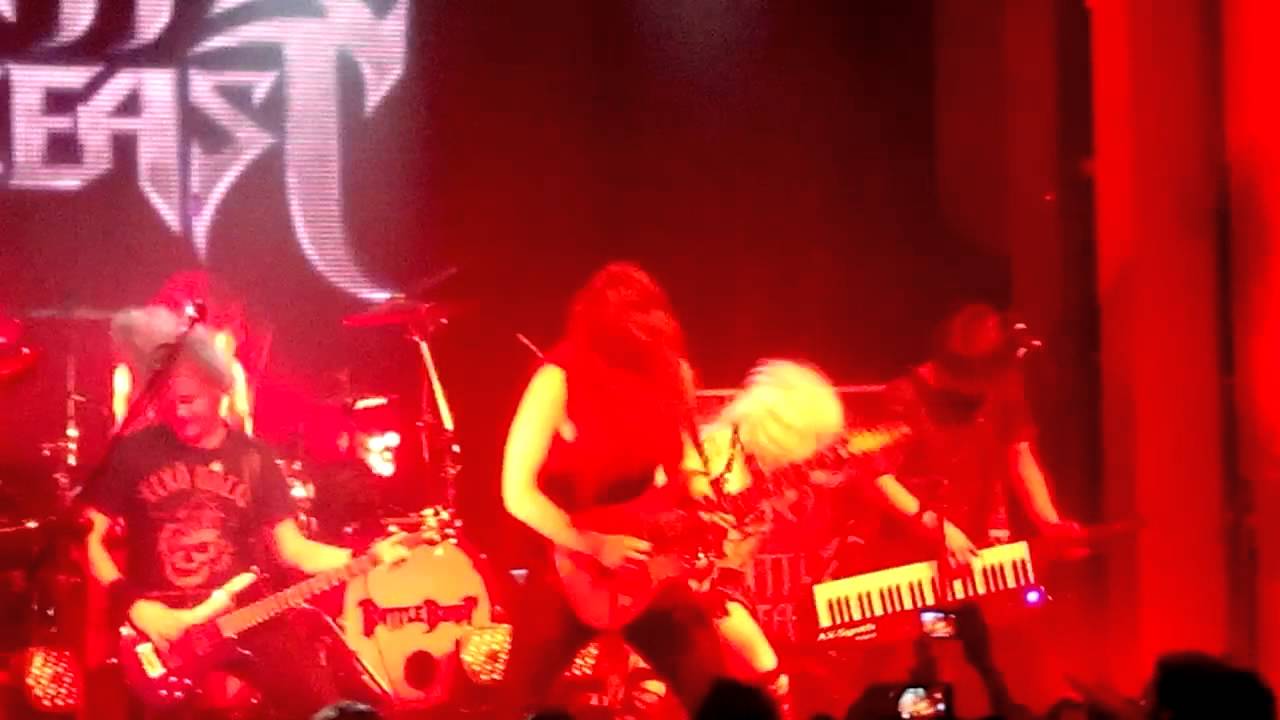 Battle Beast- Let it Roar live Madrid 2015 - YouTube