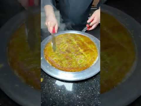 kaymaklı hasır künefeyi efsane pişirmiş hemde köz ateşinde #künefe #tatlı #baklava #turkey #istanbul