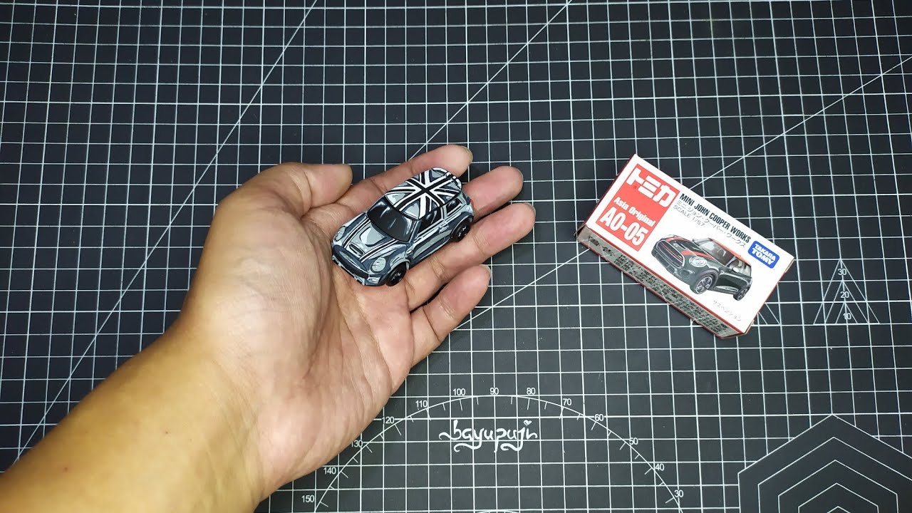Quick Review Diecast Tomica Mini John Cooper Works painted in anime ...