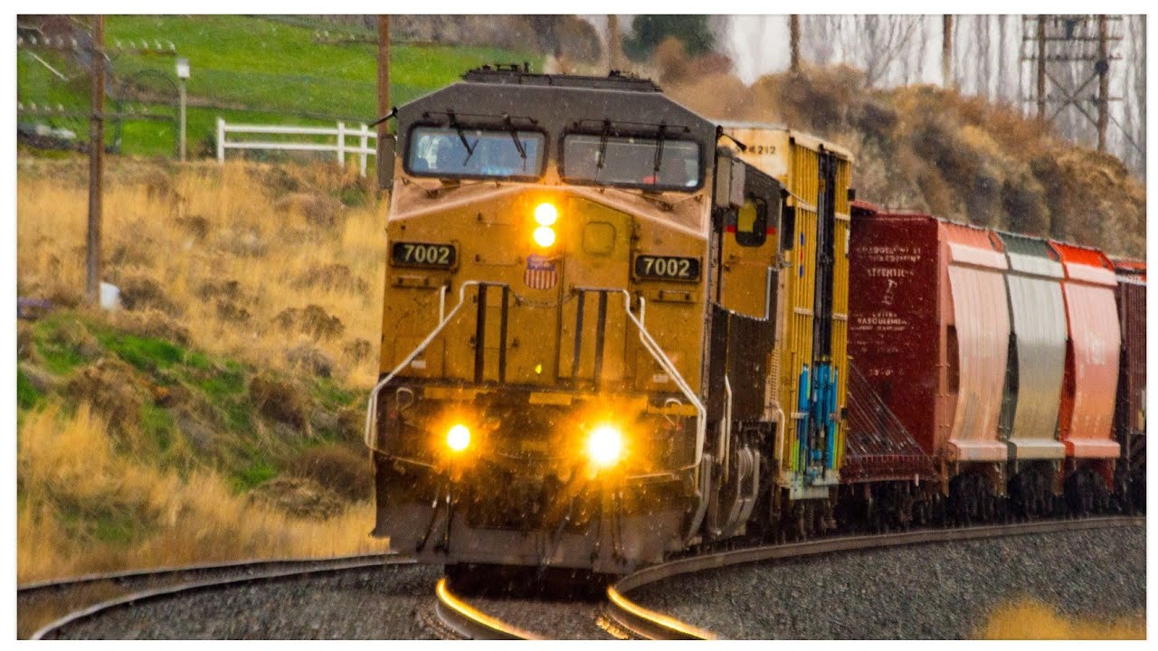 UP 7002 Leads a Short Manifest through Ash, WA (Ayer Subdivision) - YouTube