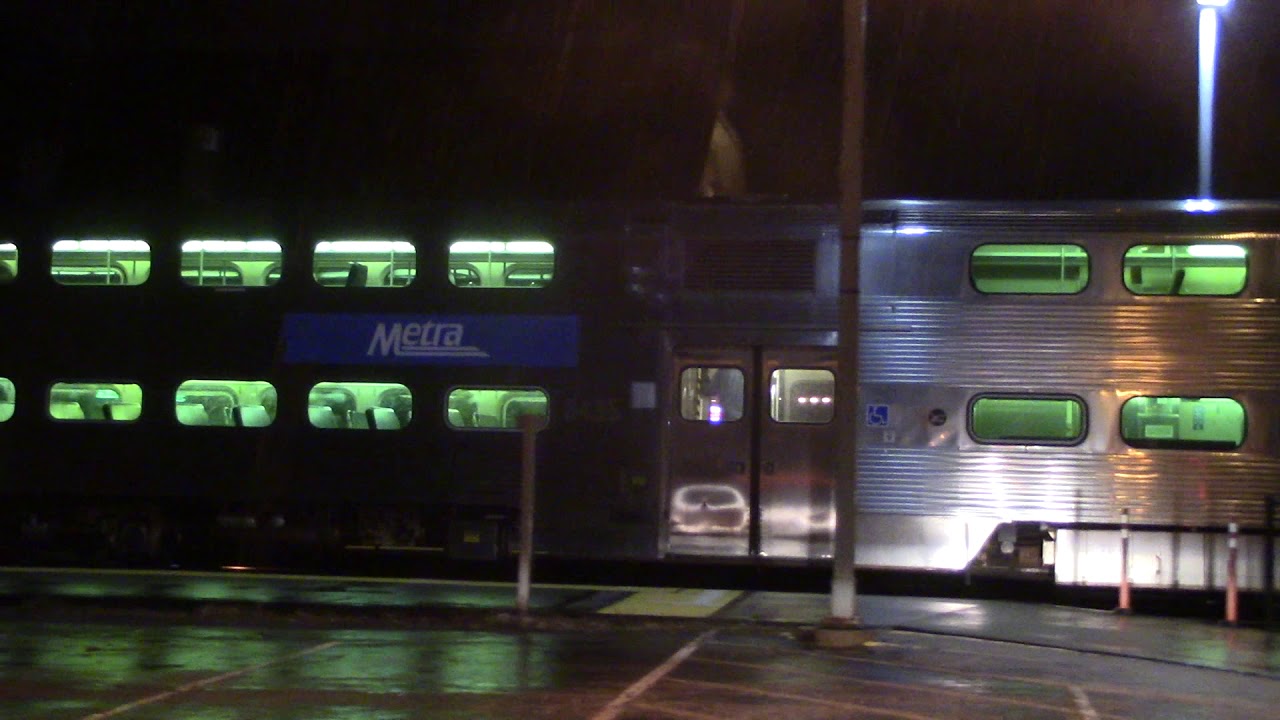 UP 8054 Meets Metra 8435 in Geneva, IL 10/23/19 - YouTube